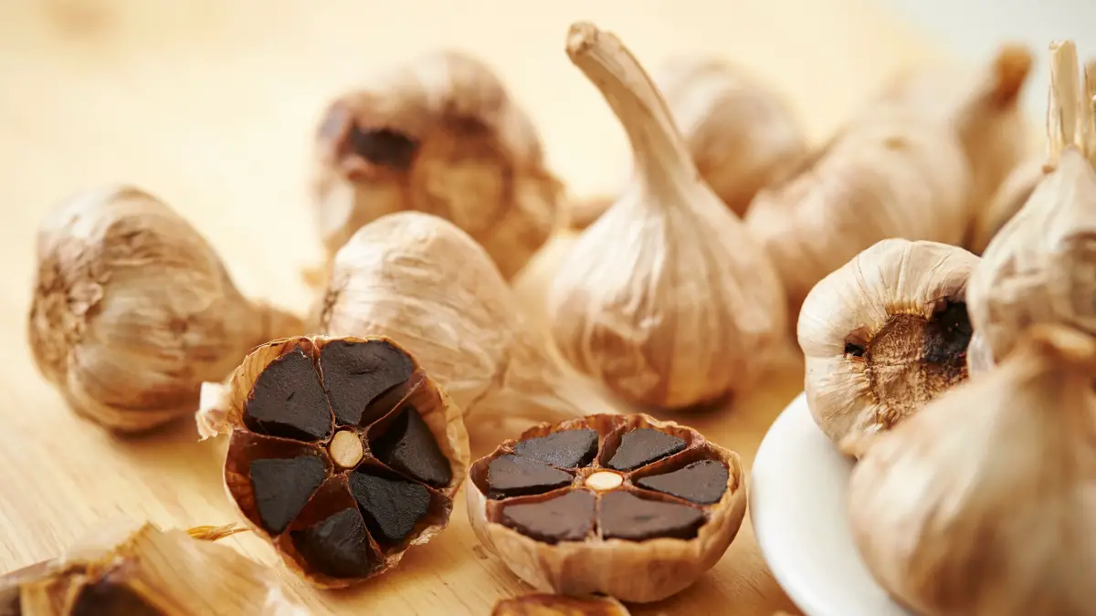 Black Garlic Is Sweet, Savory, Tangy And An Immune Boosting Superfood ...